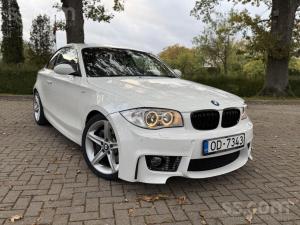 White BMW 135 2009 in Valmiera, with an engine capacity of 3.00 L and mileage of 269 thousand km for 13990 €, photo 3 on AUTOMOTO.COM.LV