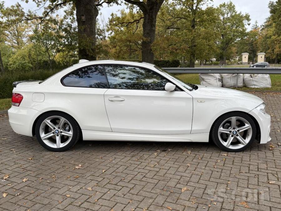 White BMW 135 2009 in Valmiera, with an engine capacity of 3.00 L and mileage of 269 thousand km for 13990 €, photo 10 on AUTOMOTO.COM.LV