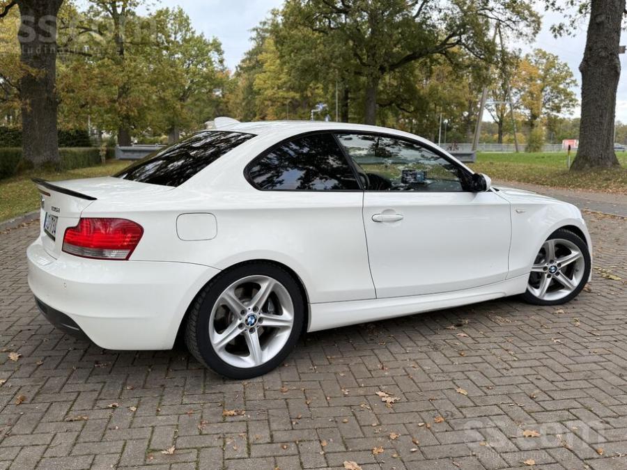 White BMW 135 2009 in Valmiera, with an engine capacity of 3.00 L and mileage of 269 thousand km for 13990 €, photo 11 on AUTOMOTO.COM.LV