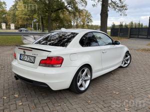 White BMW 135 2009 in Valmiera, with an engine capacity of 3.00 L and mileage of 269 thousand km for 13990 €, photo 12 on AUTOMOTO.COM.LV