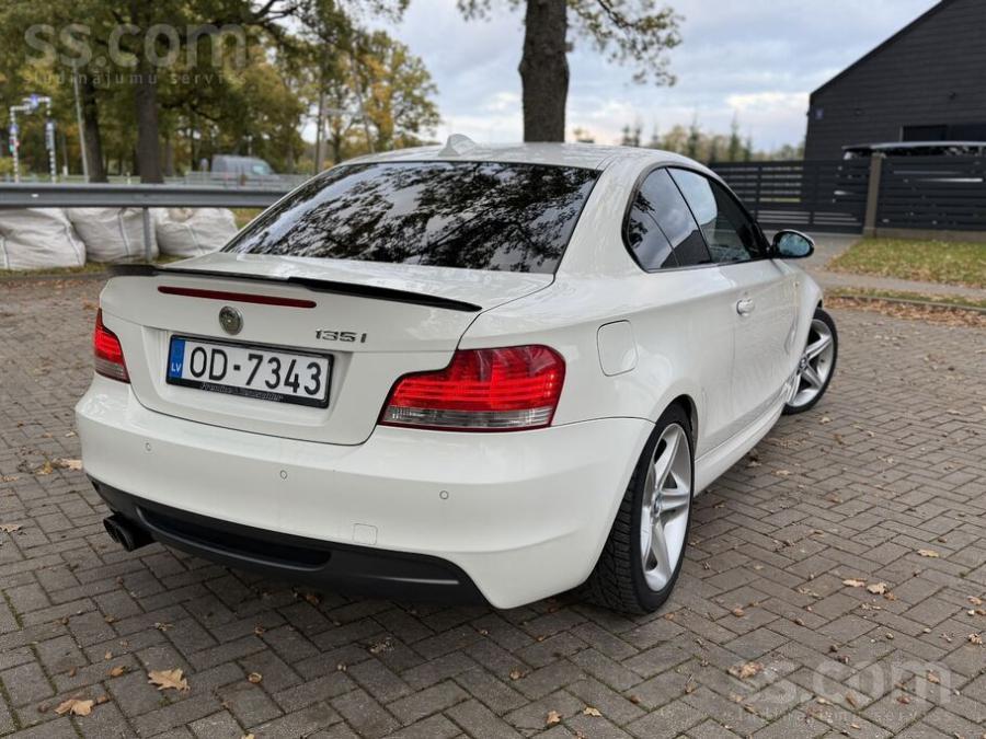 White BMW 135 2009 in Valmiera, with an engine capacity of 3.00 L and mileage of 269 thousand km for 13990 €, photo 13 on AUTOMOTO.COM.LV