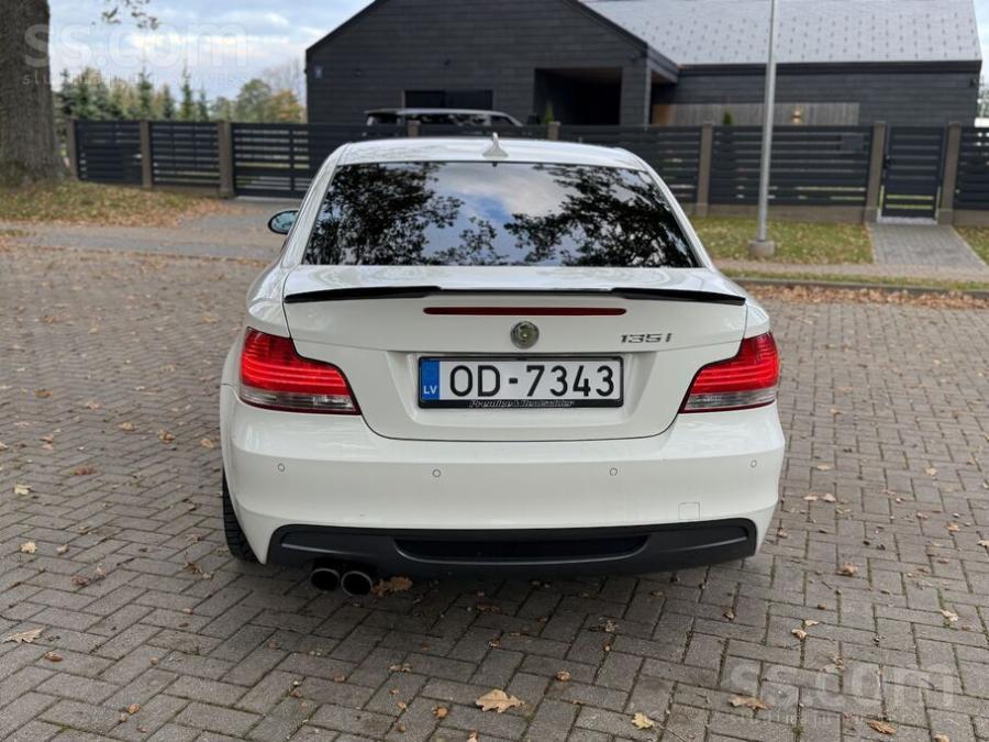 White BMW 135 2009 in Valmiera, with an engine capacity of 3.00 L and mileage of 269 thousand km for 13990 €, photo 14 on AUTOMOTO.COM.LV