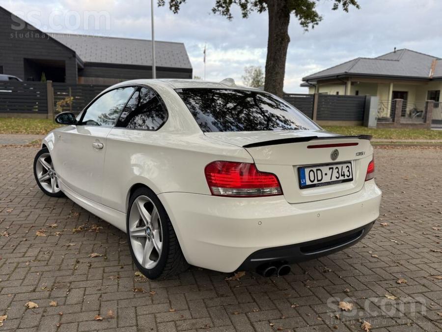 White BMW 135 2009 in Valmiera, with an engine capacity of 3.00 L and mileage of 269 thousand km for 13990 €, photo 16 on AUTOMOTO.COM.LV