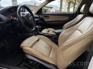 White BMW 135 2009 in Valmiera, with an engine capacity of 3.00 L and mileage of 269 thousand km for 13990 €, photo 21 on AUTOMOTO.COM.LV