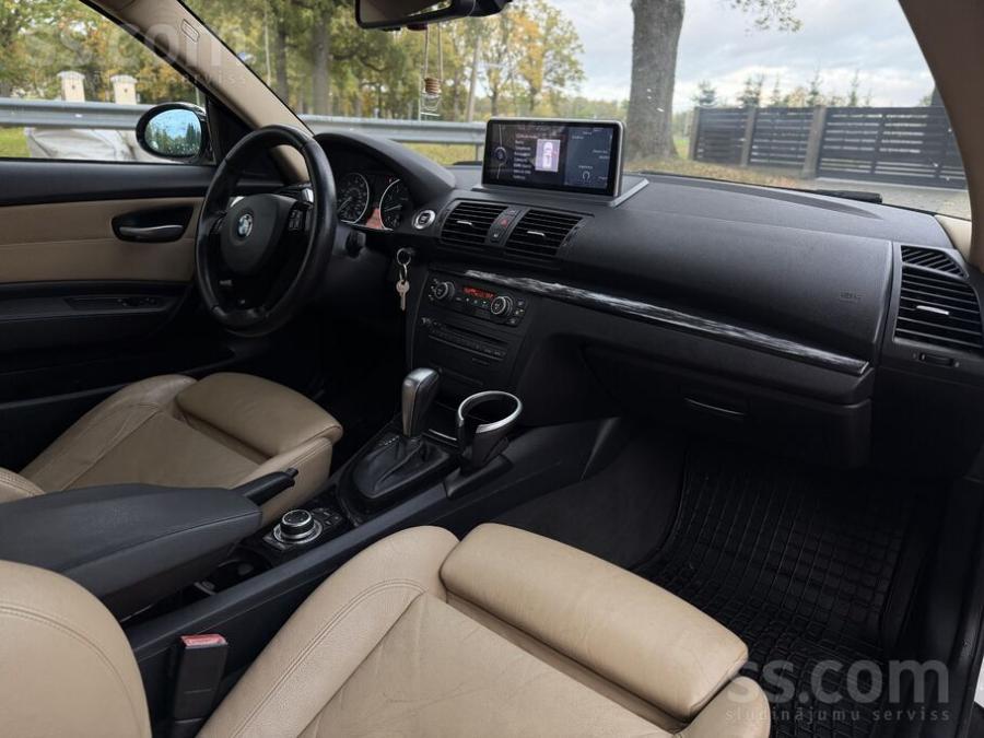 White BMW 135 2009 in Valmiera, with an engine capacity of 3.00 L and mileage of 269 thousand km for 13990 €, photo 25 on AUTOMOTO.COM.LV
