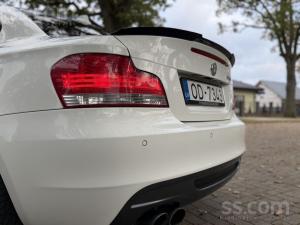 White BMW 135 2009 in Valmiera, with an engine capacity of 3.00 L and mileage of 269 thousand km for 13990 €, photo 32 on AUTOMOTO.COM.LV