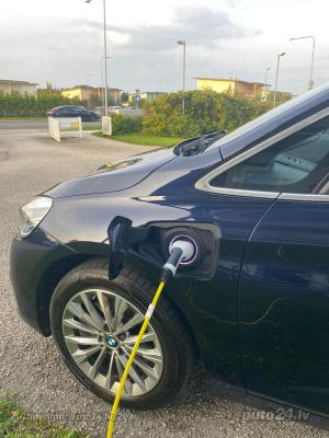 Blue BMW 2 Series 2020 in Tallinn, with an engine capacity of 1.50 L and mileage of 129 thousand km for 16500 €, photo 15 on AUTOMOTO.COM.LV