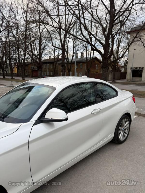 White BMW 2 Series 2017 in Tallinn, with an engine capacity of 1.50 L and mileage of 113 thousand km for 14990 €, photo 5 on AUTOMOTO.COM.LV