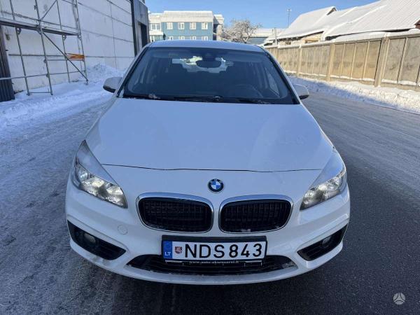 White BMW 216 Active Tourer 2015 in Vilnius, with an engine capacity of 1.50 L and mileage of 241 thousand km for 5200 €, photo 2 on AUTOMOTO.COM.LV