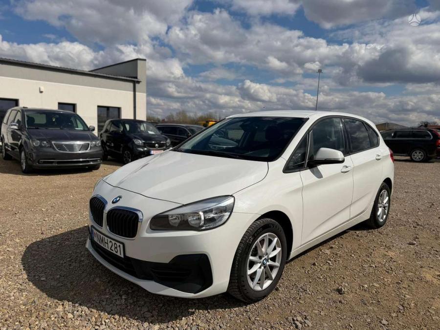 White BMW 216 Active Tourer 2020 in Siauliai, with an engine capacity of 1.50 L and mileage of 262 thousand km for 8900 €, photo 1 on AUTOMOTO.COM.LV