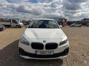 White BMW 216 Active Tourer 2020 in Siauliai, with an engine capacity of 1.50 L and mileage of 262 thousand km for 8900 €, photo 3 on AUTOMOTO.COM.LV