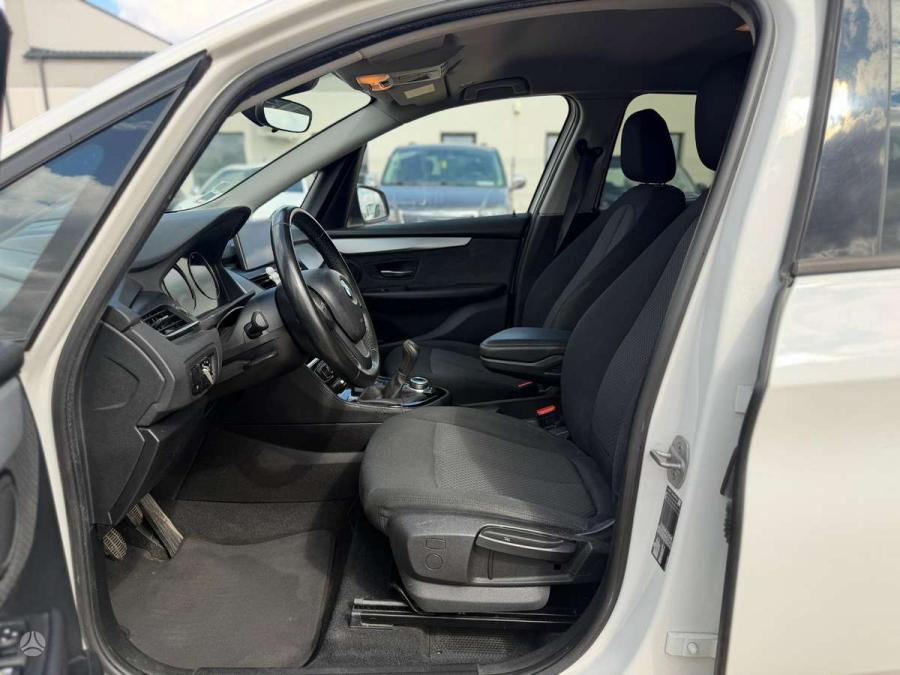 White BMW 216 Active Tourer 2020 in Siauliai, with an engine capacity of 1.50 L and mileage of 262 thousand km for 8900 €, photo 11 on AUTOMOTO.COM.LV