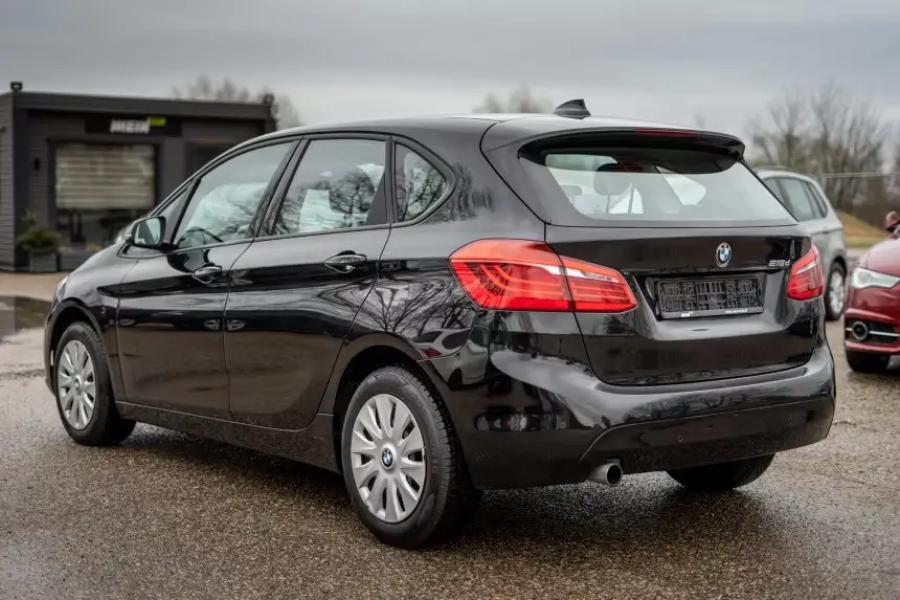Melns BMW 216 2016 Liepāja, ar dzinēja tilpumu 1.50 L un nobraukumu 255 tūkst. km par 11950 €, foto 3 vietnē AUTOMOTO.COM.LV