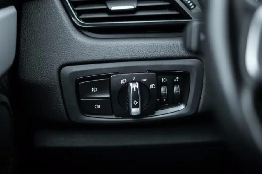 Melns BMW 216 2016 Liepāja, ar dzinēja tilpumu 1.50 L un nobraukumu 255 tūkst. km par 11950 €, foto 19 vietnē AUTOMOTO.COM.LV
