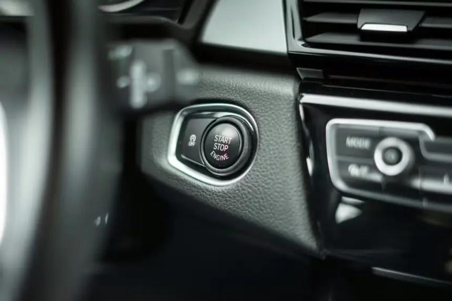 Melns BMW 216 2016 Liepāja, ar dzinēja tilpumu 1.50 L un nobraukumu 255 tūkst. km par 11950 €, foto 25 vietnē AUTOMOTO.COM.LV
