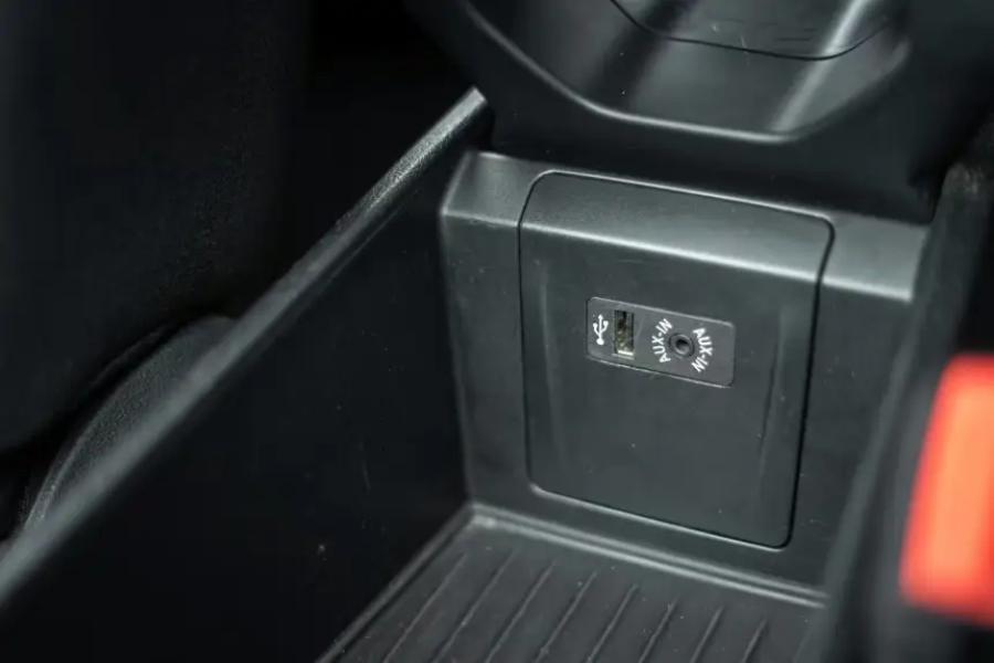 Melns BMW 216 2016 Liepāja, ar dzinēja tilpumu 1.50 L un nobraukumu 255 tūkst. km par 11950 €, foto 33 vietnē AUTOMOTO.COM.LV