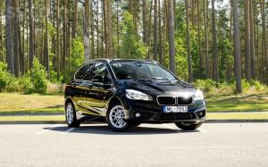 Black BMW 216 2015 in Riga, with an engine capacity of 1.50 L and mileage of 297 thousand km for 6690 €, photo 2 on AUTOMOTO.COM.LV
