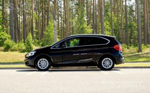 Black BMW 216 2015 in Riga, with an engine capacity of 1.50 L and mileage of 297 thousand km for 6690 €, photo 4 on AUTOMOTO.COM.LV