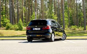 Black BMW 216 2015 in Riga, with an engine capacity of 1.50 L and mileage of 297 thousand km for 6690 €, photo 5 on AUTOMOTO.COM.LV