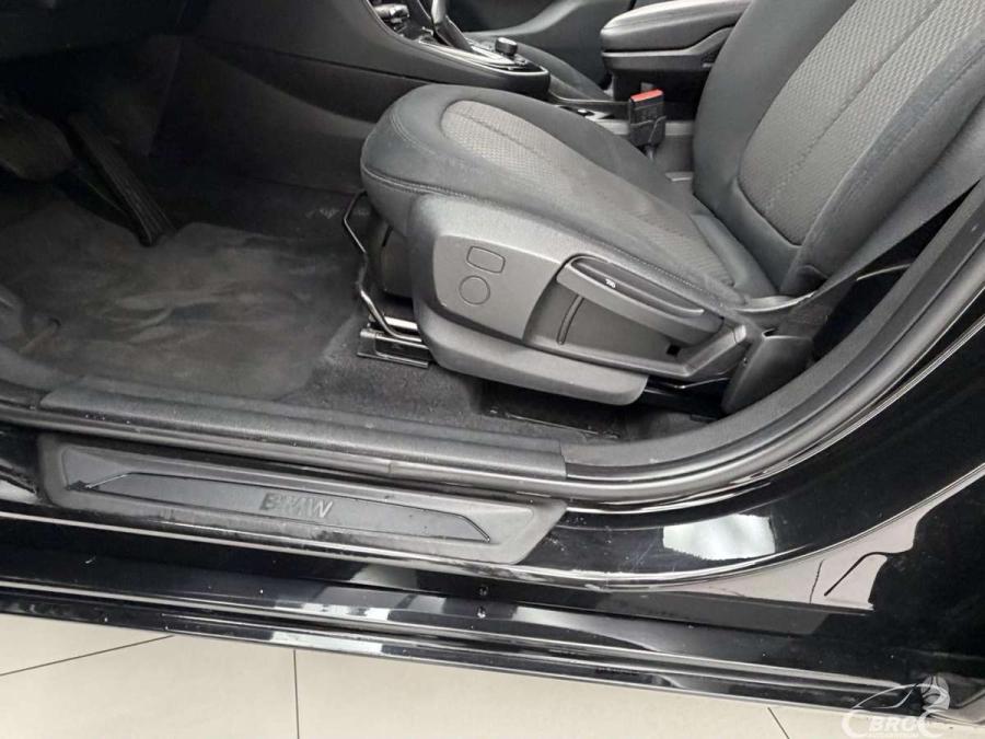 Melns BMW 216 2016 Viļņa, ar dzinēja tilpumu 1.50 L un nobraukumu 305 tūkst. km par 6300 €, foto 23 vietnē AUTOMOTO.COM.LV