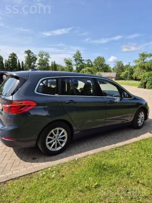 Blue BMW 216 2016 in Riga, with an engine capacity of 1.50 L and mileage of 186 thousand km for 8600 €, photo 3 on AUTOMOTO.COM.LV