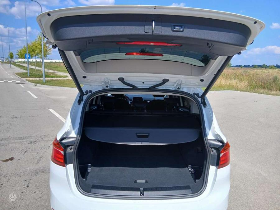 White BMW 216 Gran Tourer 2021 in Marijampole, with an engine capacity of 1.50 L and mileage of 131 thousand km for 12450 €, photo 40 on AUTOMOTO.COM.LV