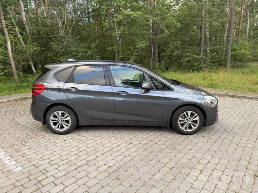 Grey BMW 216 2018 in Riga, with an engine capacity of 1.60 L and mileage of 213 thousand km for 11000 €, photo 5 on AUTOMOTO.COM.LV