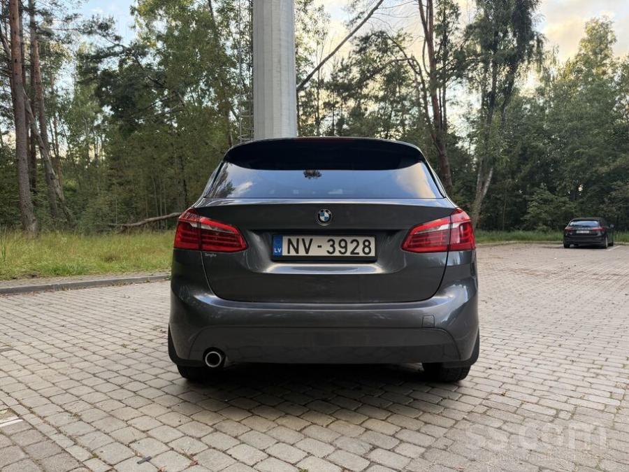 Grey BMW 216 2018 in Riga, with an engine capacity of 1.60 L and mileage of 213 thousand km for 11000 €, photo 7 on AUTOMOTO.COM.LV