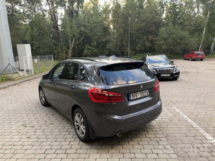 Grey BMW 216 2018 in Riga, with an engine capacity of 1.60 L and mileage of 213 thousand km for 11000 €, photo 8 on AUTOMOTO.COM.LV