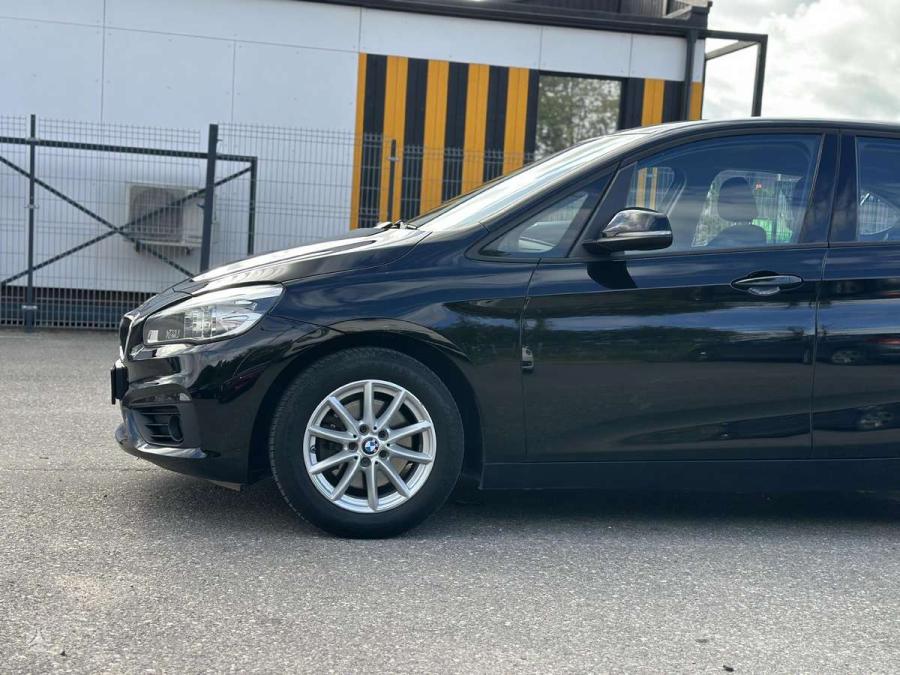 Black BMW 218 Active Tourer 2015 in Vilnius, with an engine capacity of 1.50 L and mileage of 220 thousand km for 7000 €, photo 7 on AUTOMOTO.COM.LV