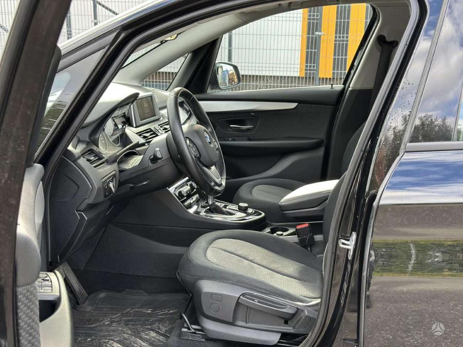 Black BMW 218 Active Tourer 2015 in Vilnius, with an engine capacity of 1.50 L and mileage of 220 thousand km for 7000 €, photo 17 on AUTOMOTO.COM.LV