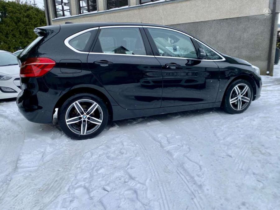 Melns BMW 218 Active Tourer 2015 Šauļi, ar dzinēja tilpumu 2.00 L un nobraukumu 186 tūkst. km par 8250 €, foto 5 vietnē AUTOMOTO.COM.LV