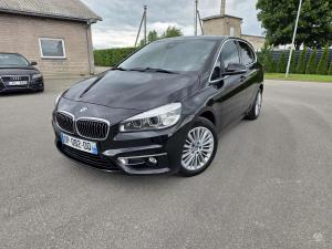 Melns BMW 218 Active Tourer 2015 Tauragė, ar dzinēja tilpumu 2.00 L un nobraukumu 180 tūkst. km par 7999 €, foto  vietnē AUTOMOTO.COM.LV