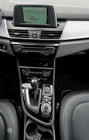 Melns BMW 218 Active Tourer 2015 Tauragė, ar dzinēja tilpumu 2.00 L un nobraukumu 184 tūkst. km par 9500 €, foto 20 vietnē AUTOMOTO.COM.LV