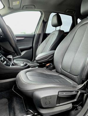 Melns BMW 218 Active Tourer 2015 Tauragė, ar dzinēja tilpumu 2.00 L un nobraukumu 184 tūkst. km par 9500 €, foto 22 vietnē AUTOMOTO.COM.LV