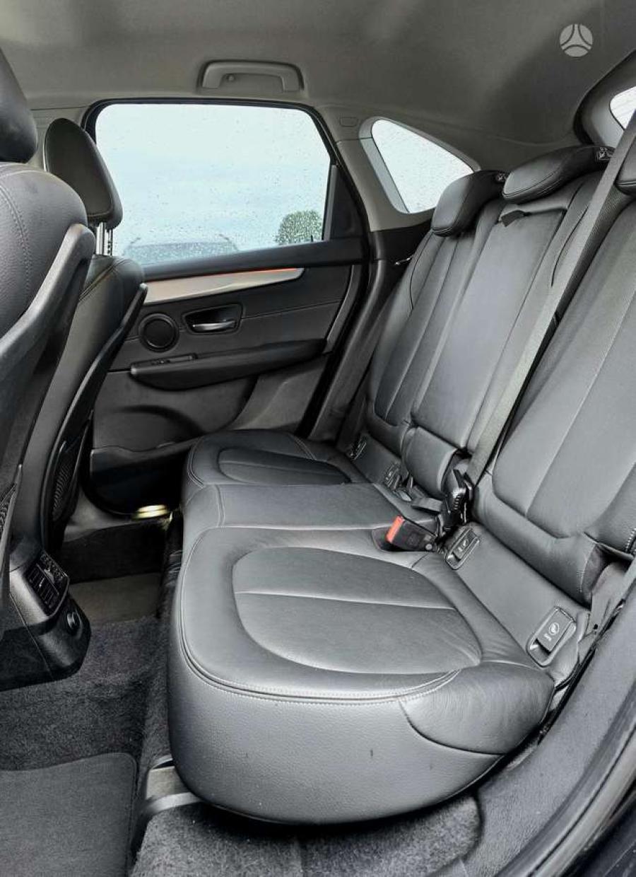 Melns BMW 218 Active Tourer 2015 Tauragė, ar dzinēja tilpumu 2.00 L un nobraukumu 184 tūkst. km par 9500 €, foto 26 vietnē AUTOMOTO.COM.LV