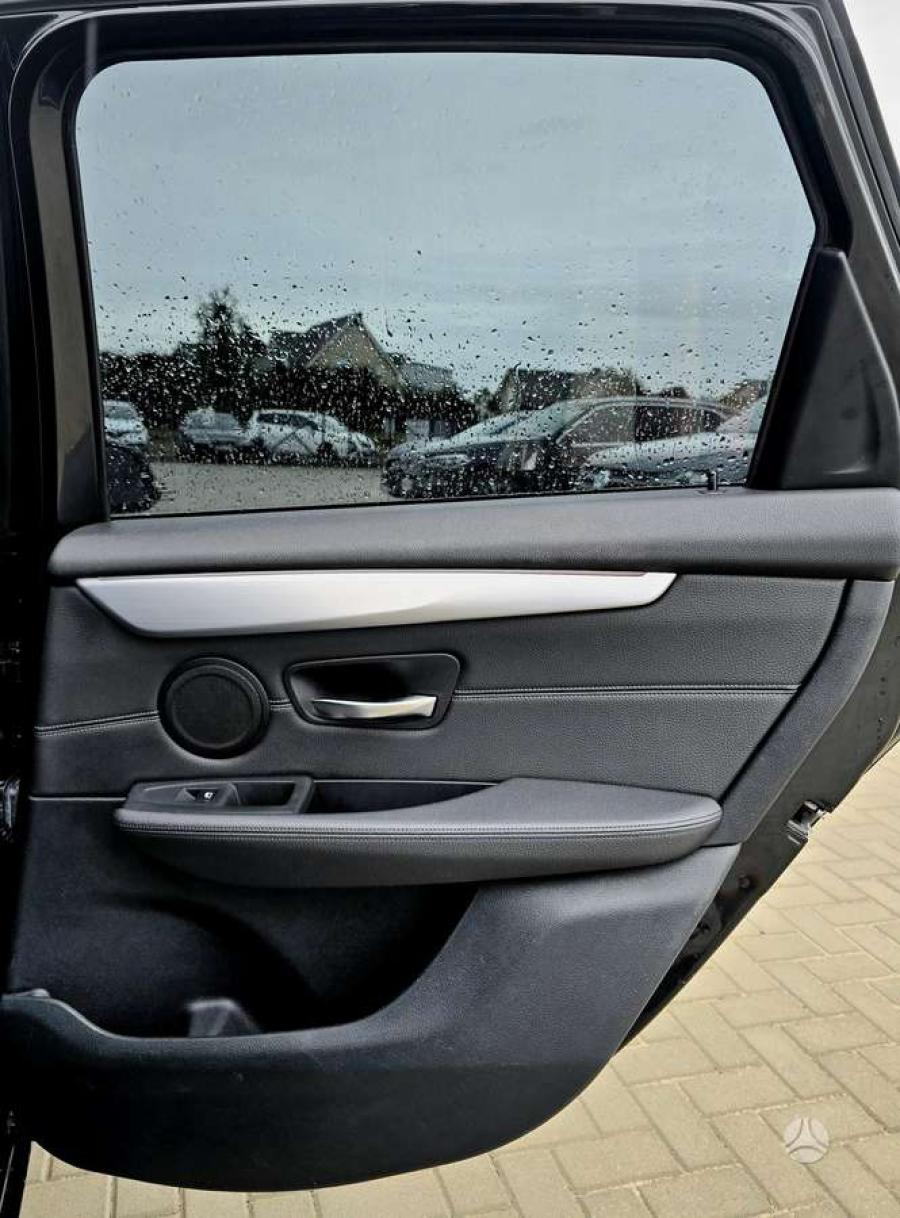 Melns BMW 218 Active Tourer 2015 Tauragė, ar dzinēja tilpumu 2.00 L un nobraukumu 184 tūkst. km par 9500 €, foto 33 vietnē AUTOMOTO.COM.LV