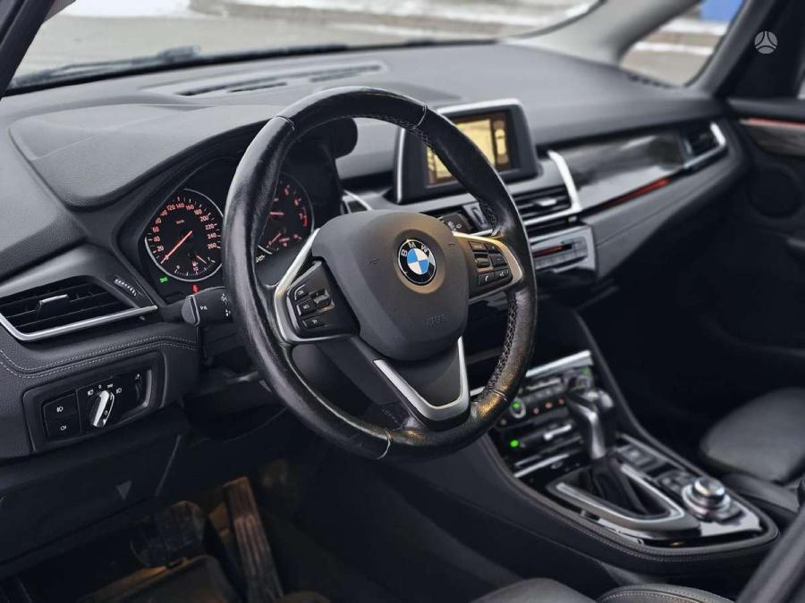 Melns BMW 218 Active Tourer 2016 Rokiškis, ar dzinēja tilpumu 1.50 L un nobraukumu 240 tūkst. km par 6350 €, foto 16 vietnē AUTOMOTO.COM.LV