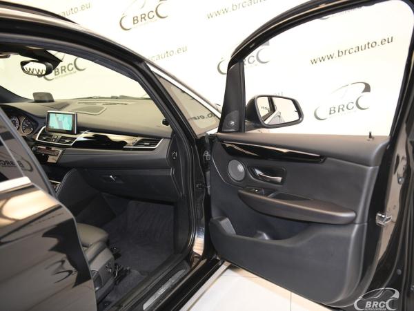 Black BMW 218 Active Tourer 2016 in Avizieniai, with an engine capacity of 2.00 L and mileage of 321 thousand km for 7500 €, photo 9 on AUTOMOTO.COM.LV