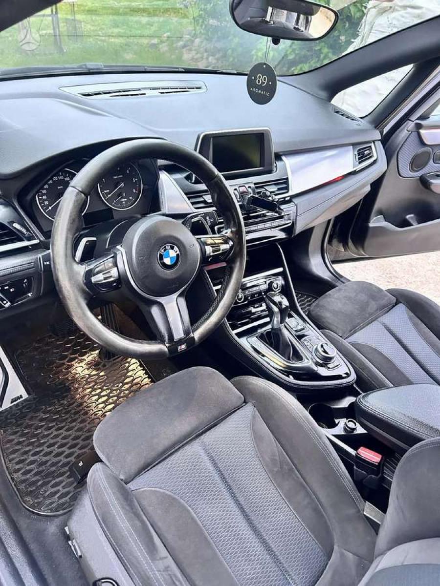 Black BMW 218 Active Tourer 2017 in Vilnius, with an engine capacity of 2.00 L and mileage of 183 thousand km for 9000 €, photo 5 on AUTOMOTO.COM.LV