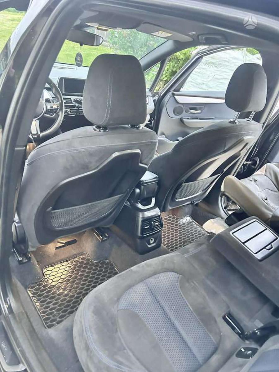 Black BMW 218 Active Tourer 2017 in Vilnius, with an engine capacity of 2.00 L and mileage of 183 thousand km for 9000 €, photo 7 on AUTOMOTO.COM.LV