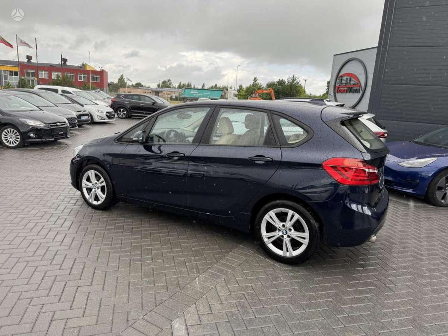 Blue BMW 218 Active Tourer 2017 in Telschi, with an engine capacity of 2.00 L and mileage of 238 thousand km for 7300 €, photo 4 on AUTOMOTO.COM.LV