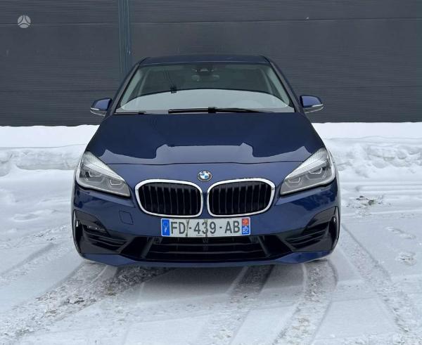 Blue BMW 218 Active Tourer 2019 in Vilnius, with an engine capacity of 2.00 L and mileage of 192 thousand km for 8000 €, photo 3 on AUTOMOTO.COM.LV