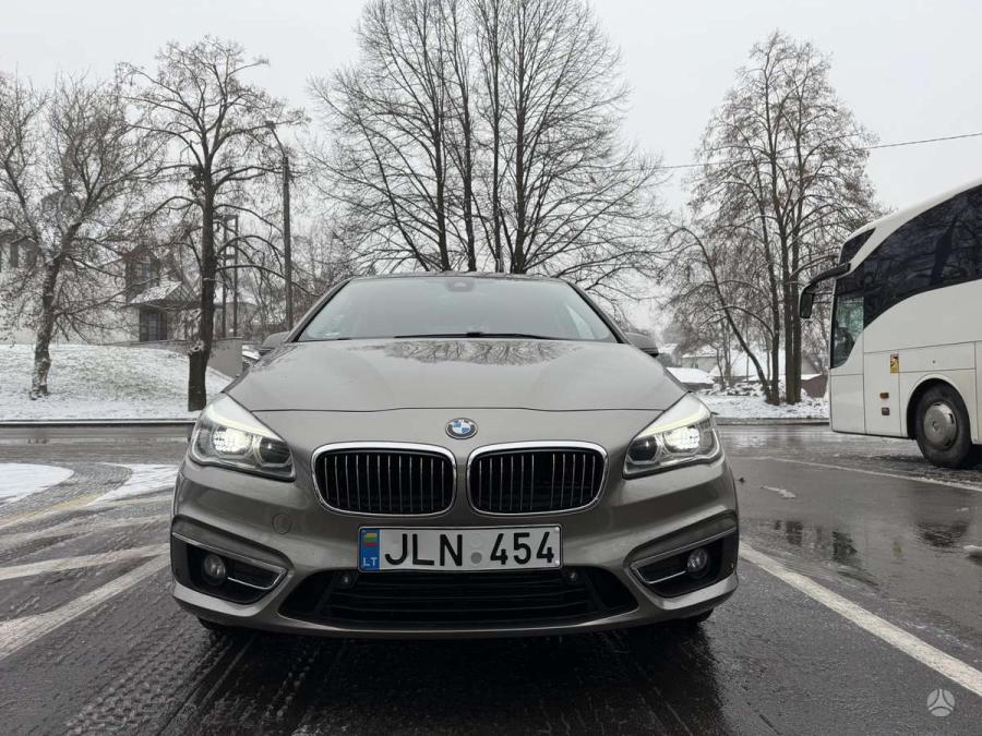 Brown BMW 218 Active Tourer 2016 in Vilnius, with an engine capacity of 2.00 L and mileage of 91 thousand km for 11000 €, photo 5 on AUTOMOTO.COM.LV