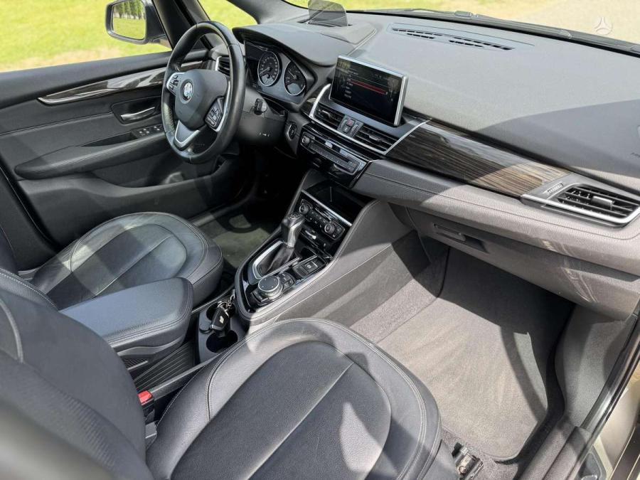 Brown BMW 218 Active Tourer 2015 in Utena, with an engine capacity of 2.00 L and mileage of 160 thousand km for 8950 €, photo 15 on AUTOMOTO.COM.LV