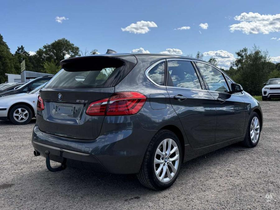 Pelēks BMW 218 Active Tourer 2015 Utena, ar dzinēja tilpumu 2.00 L un nobraukumu 178 tūkst. km par 6800 €, foto 5 vietnē AUTOMOTO.COM.LV