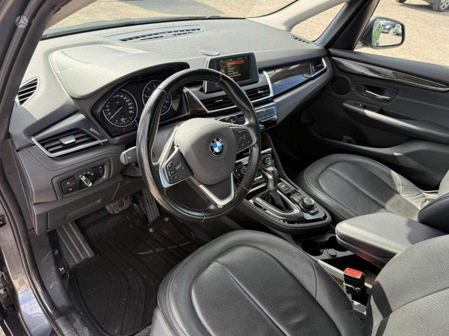 Pelēks BMW 218 Active Tourer 2015 Utena, ar dzinēja tilpumu 2.00 L un nobraukumu 178 tūkst. km par 6800 €, foto 12 vietnē AUTOMOTO.COM.LV