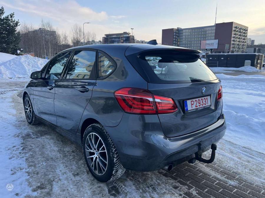 Pelēks BMW 218 Active Tourer 2015 Viļņa, ar dzinēja tilpumu 1.50 L un nobraukumu 188 tūkst. km par 10250 €, foto 7 vietnē AUTOMOTO.COM.LV