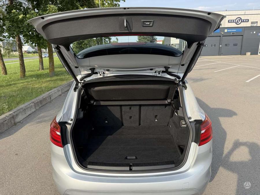 Pelēks BMW 218 Active Tourer 2015 Panevēža, ar dzinēja tilpumu 2.00 L un nobraukumu 169 tūkst. km par 8900 €, foto 26 vietnē AUTOMOTO.COM.LV