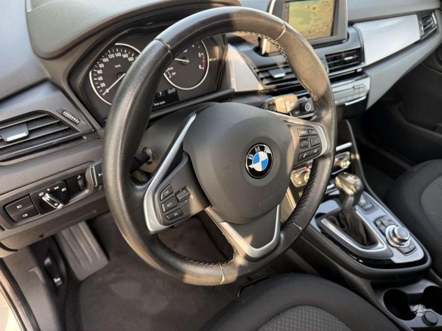 Pelēks BMW 218 Active Tourer 2015 Panevēža, ar dzinēja tilpumu 2.00 L un nobraukumu 169 tūkst. km par 8900 €, foto 27 vietnē AUTOMOTO.COM.LV